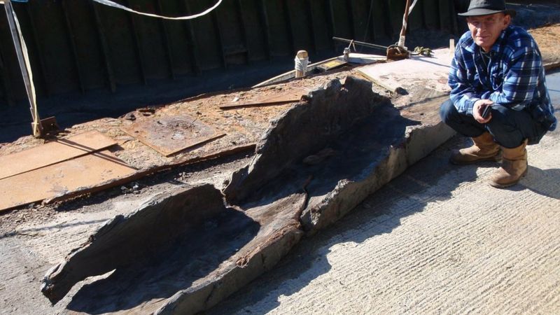 Bronze Age log boat remains found at Faversham boatyard - BBC News
