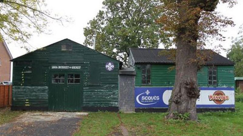 George Michael plaque unveiled at Bushey Meads School - BBC News