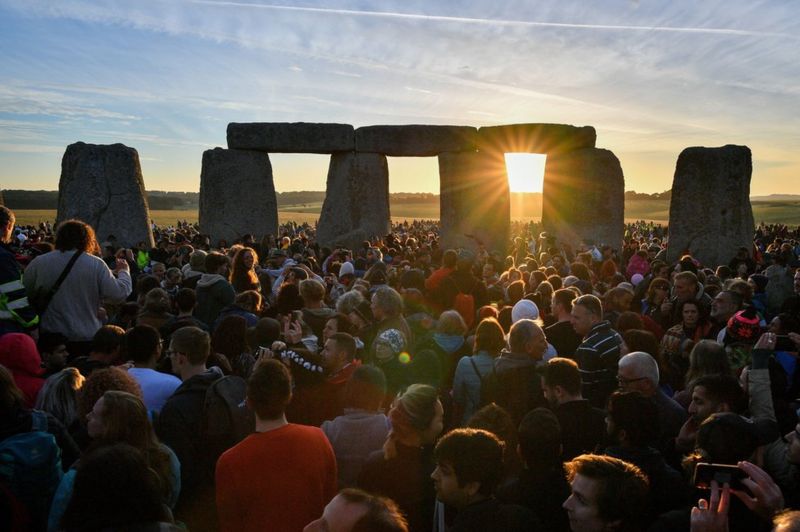 In pictures: Summer and winter solstice celebrations - BBC News