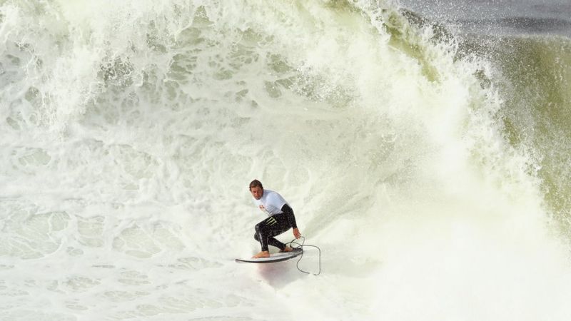 In pictures: Daredevils make waves in Sydney despite deadly storms ...