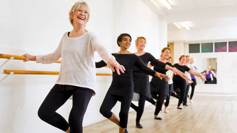 Arts go interactive during coronavirus lockdown - BBC News