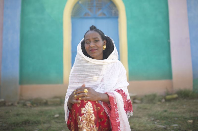 Ethiopia and Eritrea: A wedding, birth and baptism at the border - BBC News
