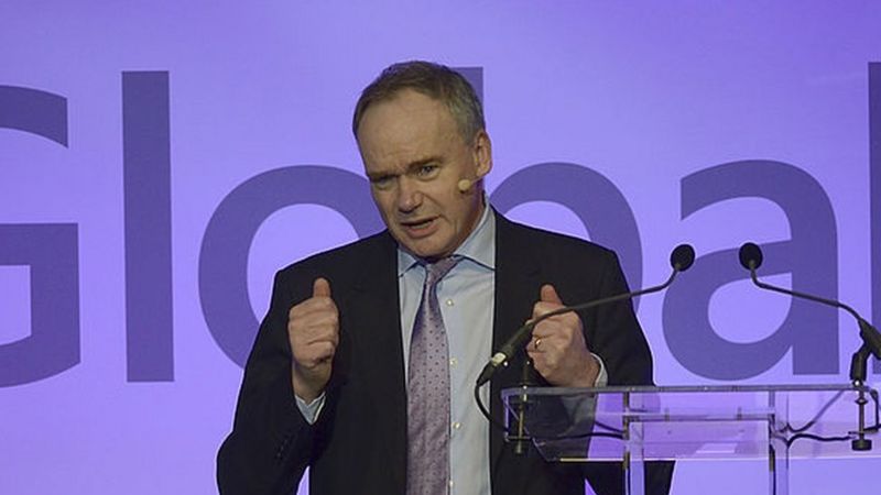 Education publisher Pearson to phase out print textbooks - BBC News