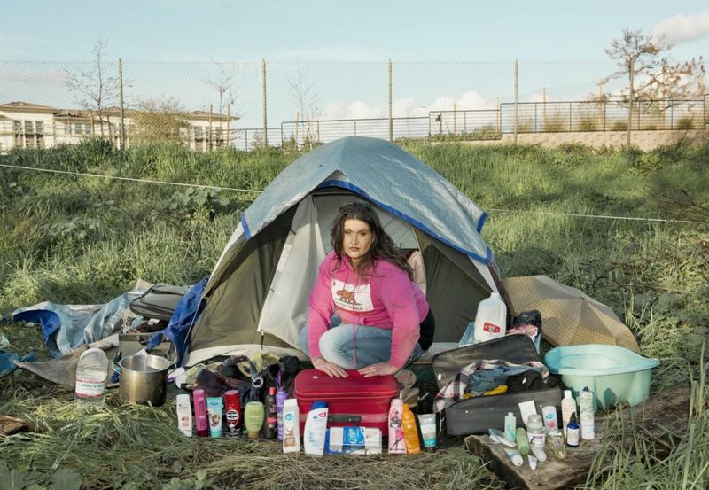 Photographing the things homeless people in California own - BBC News