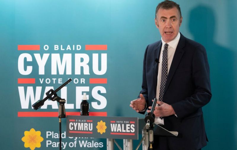 Welsh election: Plaid promises independence vote in five years - BBC News