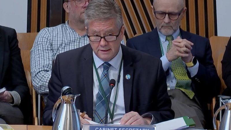 Prison bosses defend sending rapist Isla Bryson to women's jail - BBC News