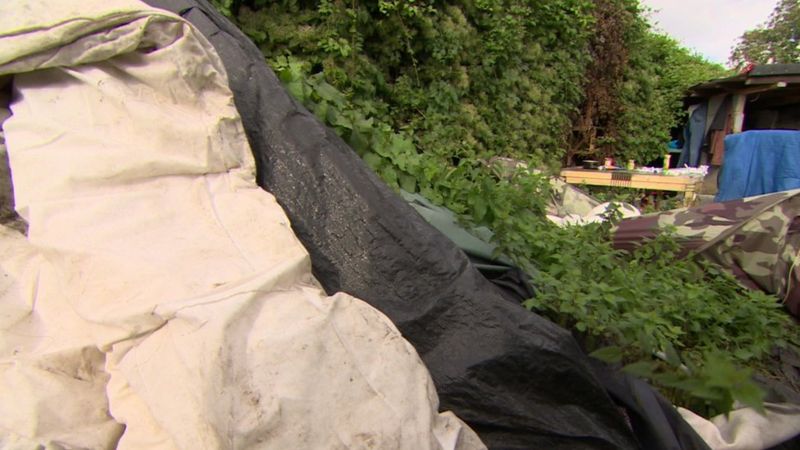 Homeless EU migrants 'failed by London', charity claims - BBC News