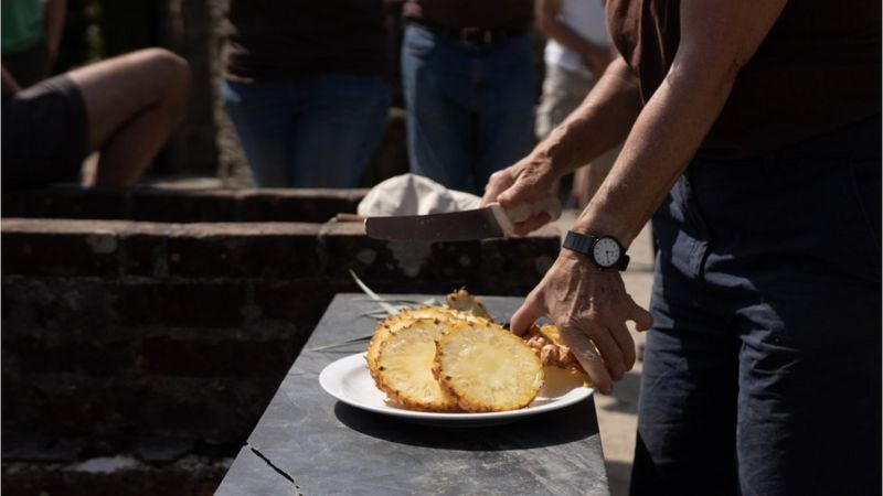 The rise, fall, and rise of the status pineapple - BBC News