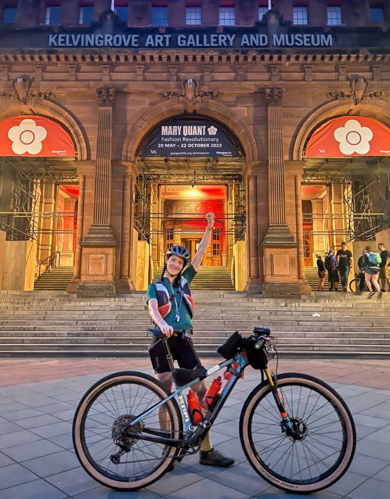 New record for Inverness-Glasgow cycle route - BBC News