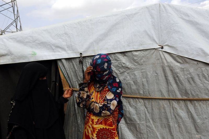 In pictures: Yemen's displaced women and girls - BBC News
