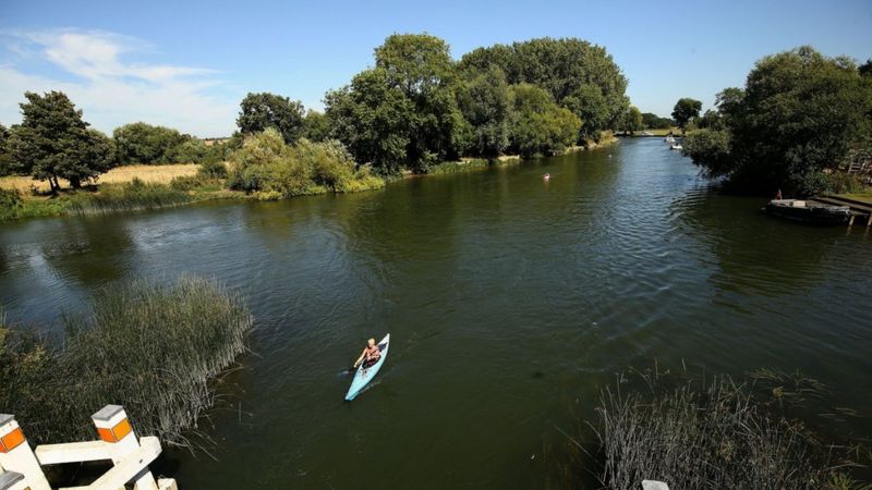 Heatwave alerts for south-east England as temperatures hit 30C - BBC News