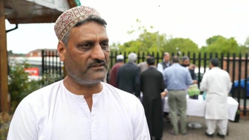 Telford mosques raise funds to support flood-hit Pakistan - BBC News