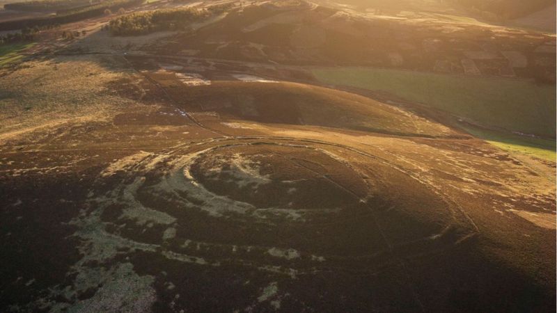 Experts map ancient hill forts of UK and Ireland - BBC News
