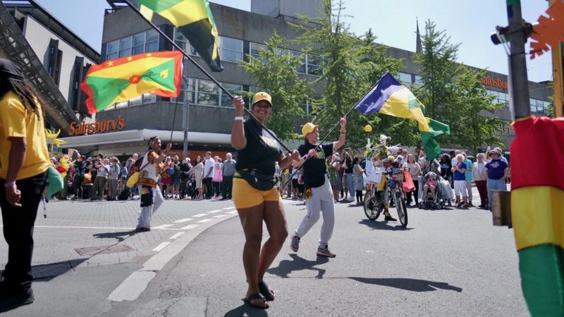 Coventry City of Culture: Colourful carnival celebrations - BBC News