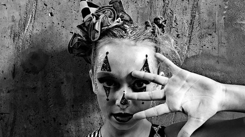 Baton twirling: Squad represents Wales for first time - BBC News