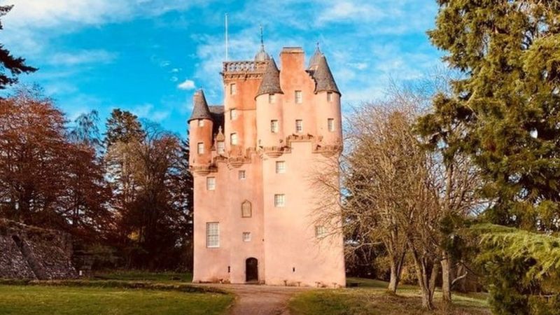 Castle which inspired Walt Disney is pretty in pink again - BBC News