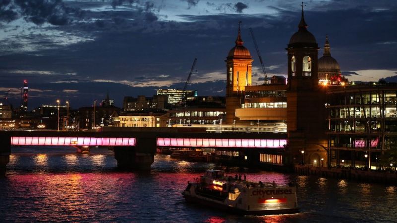 Illuminated River: First London bridges lit up - BBC News