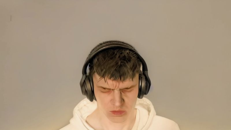 Mental health: Singer Ren Gill wants more conversations - BBC News