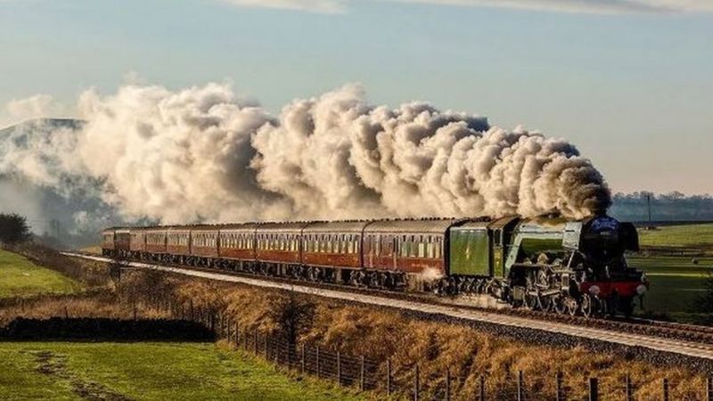 The Flying Scotsman arrives in March after leaving Cambridge - BBC News