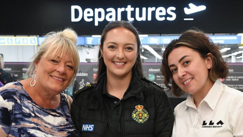 Luton Airport staff deliver baby in departure lounge - BBC News
