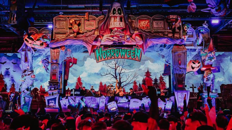 Drumsheds: What it's like to go clubbing in an old Ikea? - BBC News