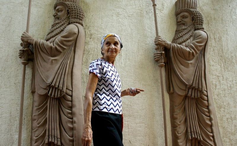 Why is India's wealthy Parsi community vanishing? - BBC News