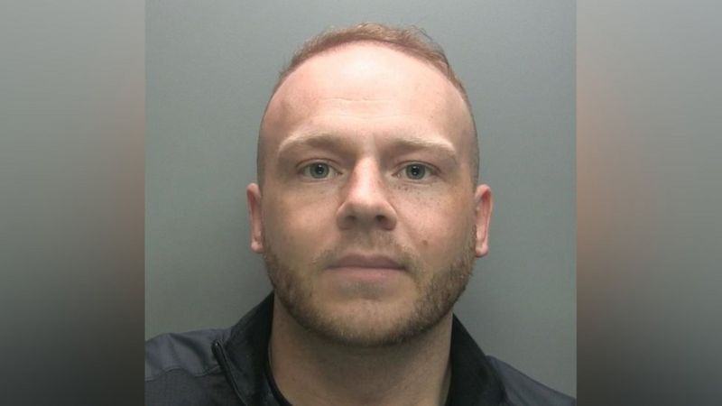 Murderer Kane Hull to serve further jail time over arson plot - BBC News