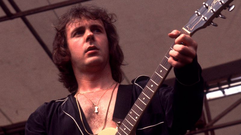 Ian McDonald: King Crimson and Foreigner co-founder dies - BBC News