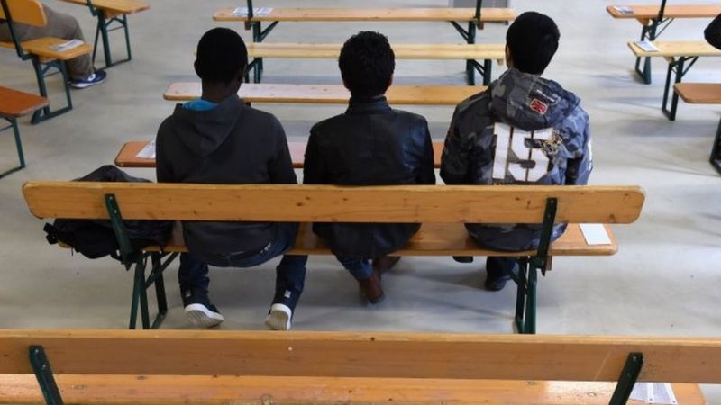 Germany reports disappearance of 130,000 asylum seekers - BBC News