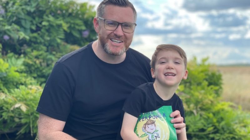 Cerebral palsy: Book celebrates Essex boy's 'superpower' - BBC News