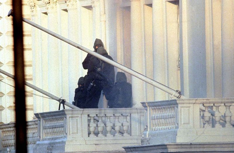 In pictures: Iranian embassy siege in London - BBC News