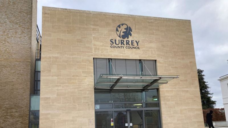 Surrey County Council launches on demand mini bus scheme - BBC News