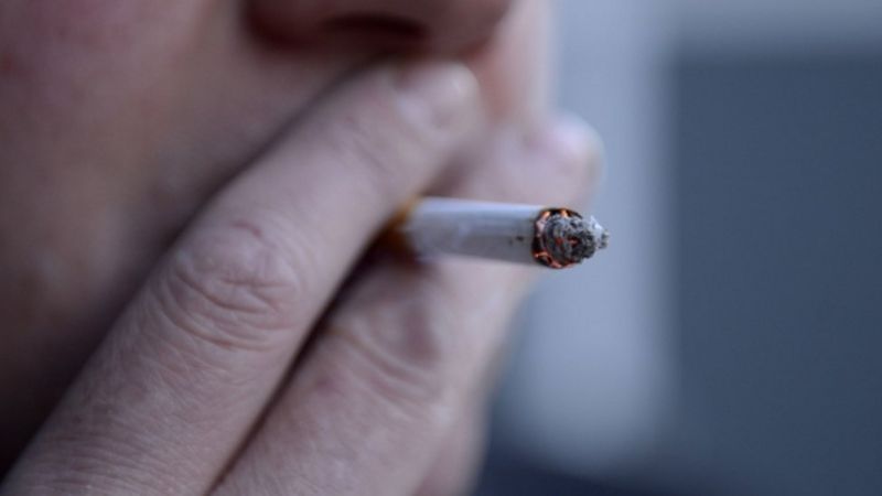 Smoking in pregnancy: Stigma 'causes women to do it in private' - BBC News