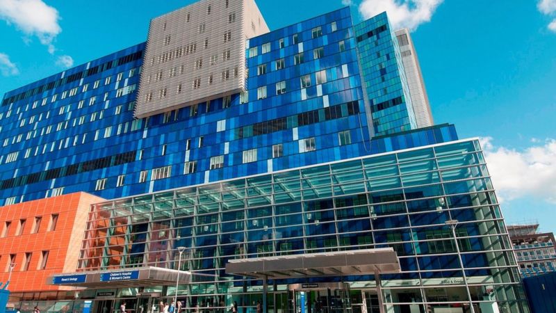 Royal London Hospital blames Elizabeth line for patient influx - BBC News