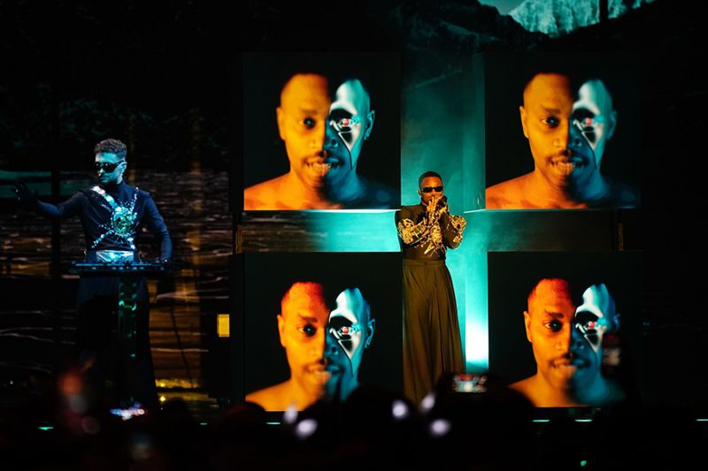 In pictures: Eurovision performances fire up fans - BBC News