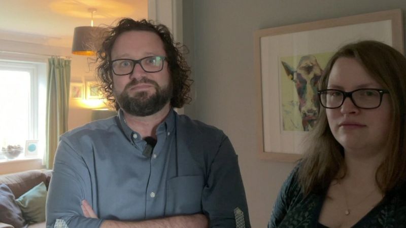 The families in Cornwall 'trapped' in homes they can't sell - BBC News