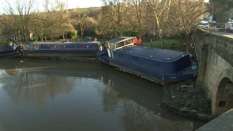 UK Floods: Collapsed Elland road bridge 'beyond repair' - BBC News