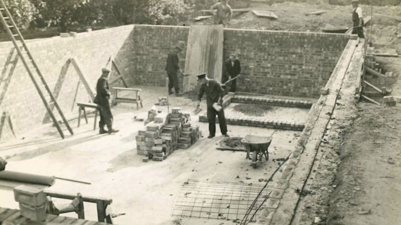 Lincoln Cathedral's WW2 water tank to be excavated in dig - BBC News