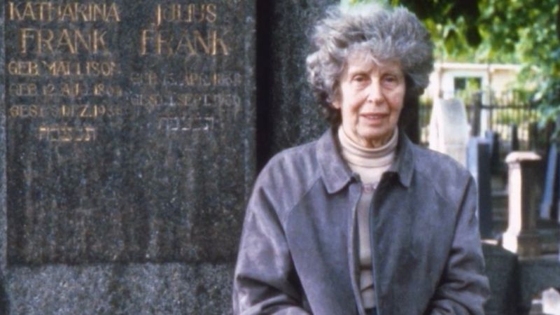 'I never knew my mother escaped the Holocaust' - BBC News