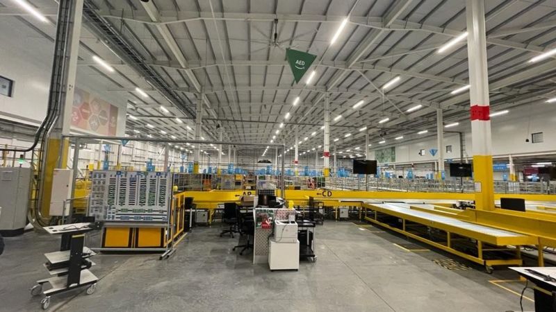 Amazon opens new distribution hub in Poole - BBC News