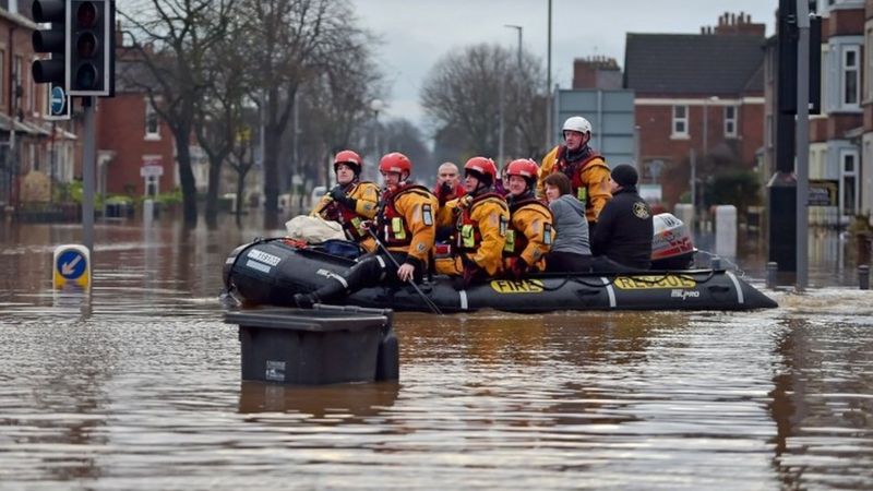 Infrastructure 'still faces flood risk' - BBC News