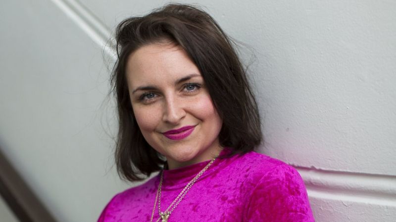 Postpartum psychosis: Adele spotted her friend's illness - BBC News