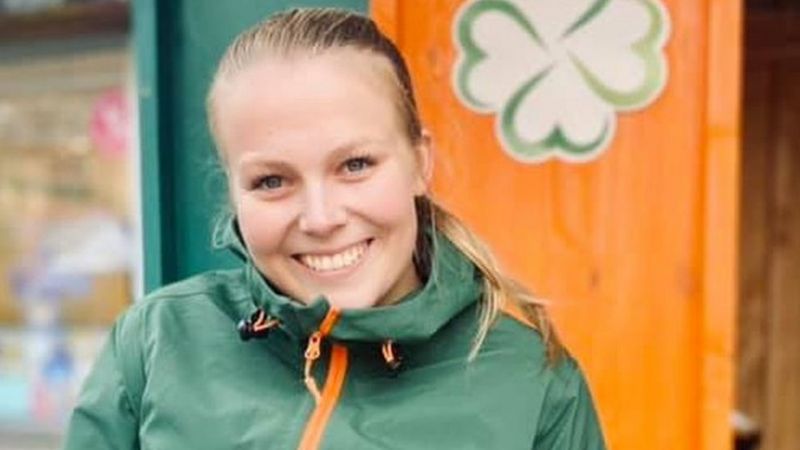 Mitch McConnell freezes for second time during press event - BBC News