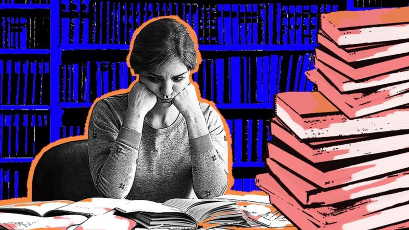 'I found a job I love through battling depression' - BBC News