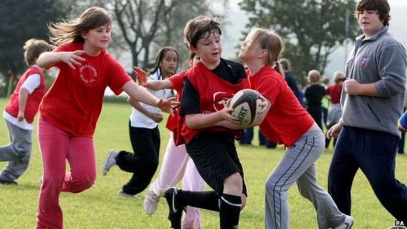Melksham Rugby Club building work begins after year long delay - BBC News