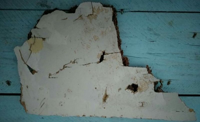 MH370 search: New debris in Madagascar includes 'burnt parts' - BBC News