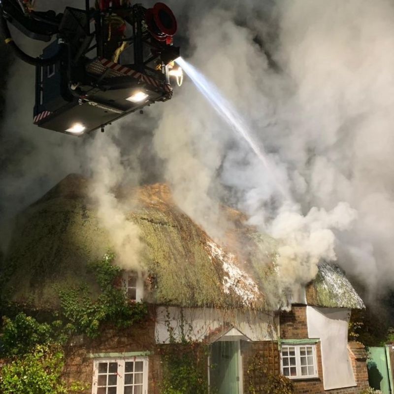 Affpuddle thatched cottage fire caused by wood burning stove - BBC News