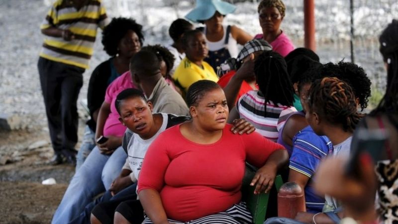 Trapped South Africa mine workers 'still alive' - BBC News