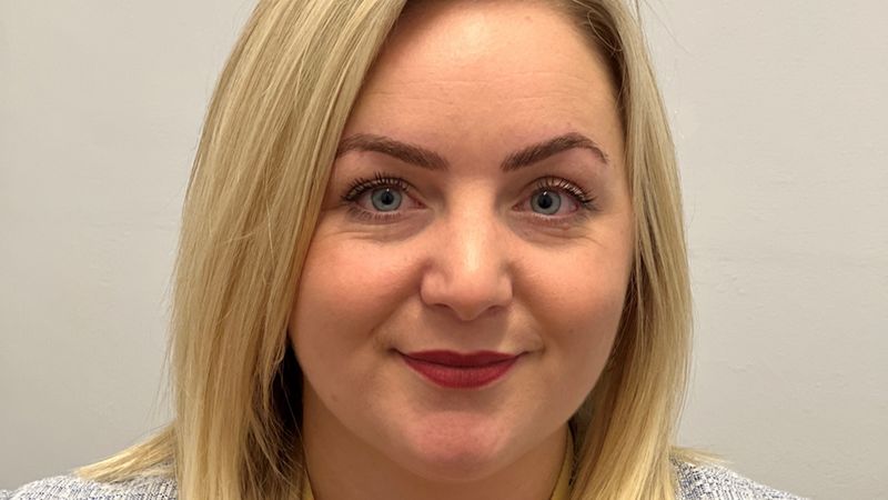 East Yorkshire Citizens Advice sees calls for help treble - BBC News