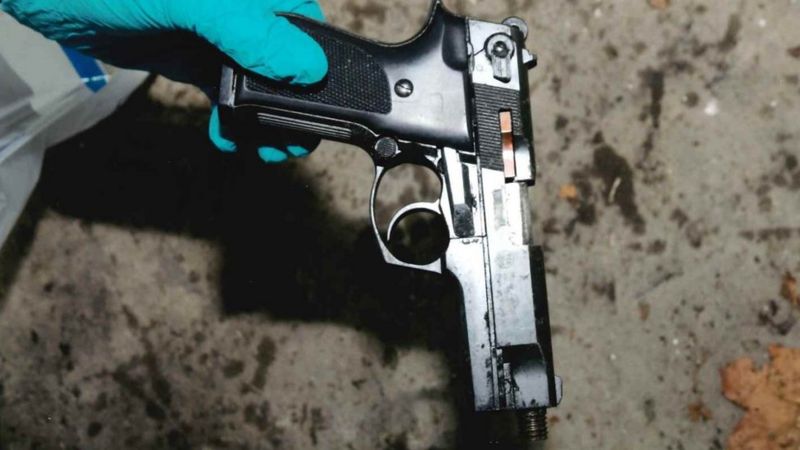 Six guilty of 'rival gang' murder bids - BBC News